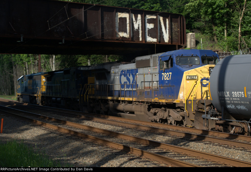 CSX C40-8W 7827 trails on Q418-05